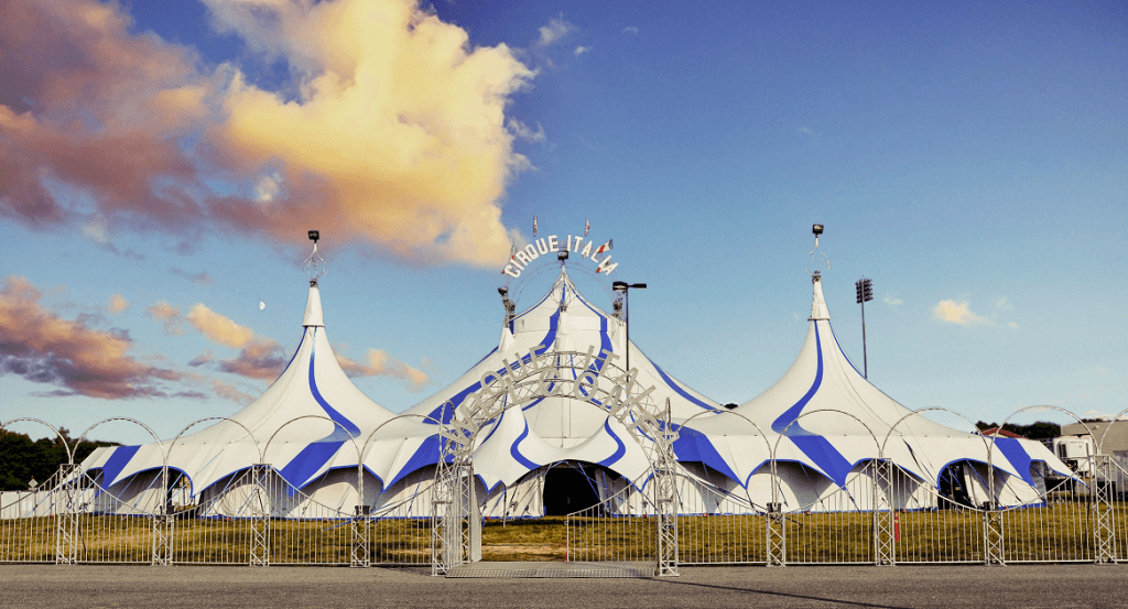 The First Traveling Water Circus Comes to the Grove City Premium Outlet Mall in Mercer County ...